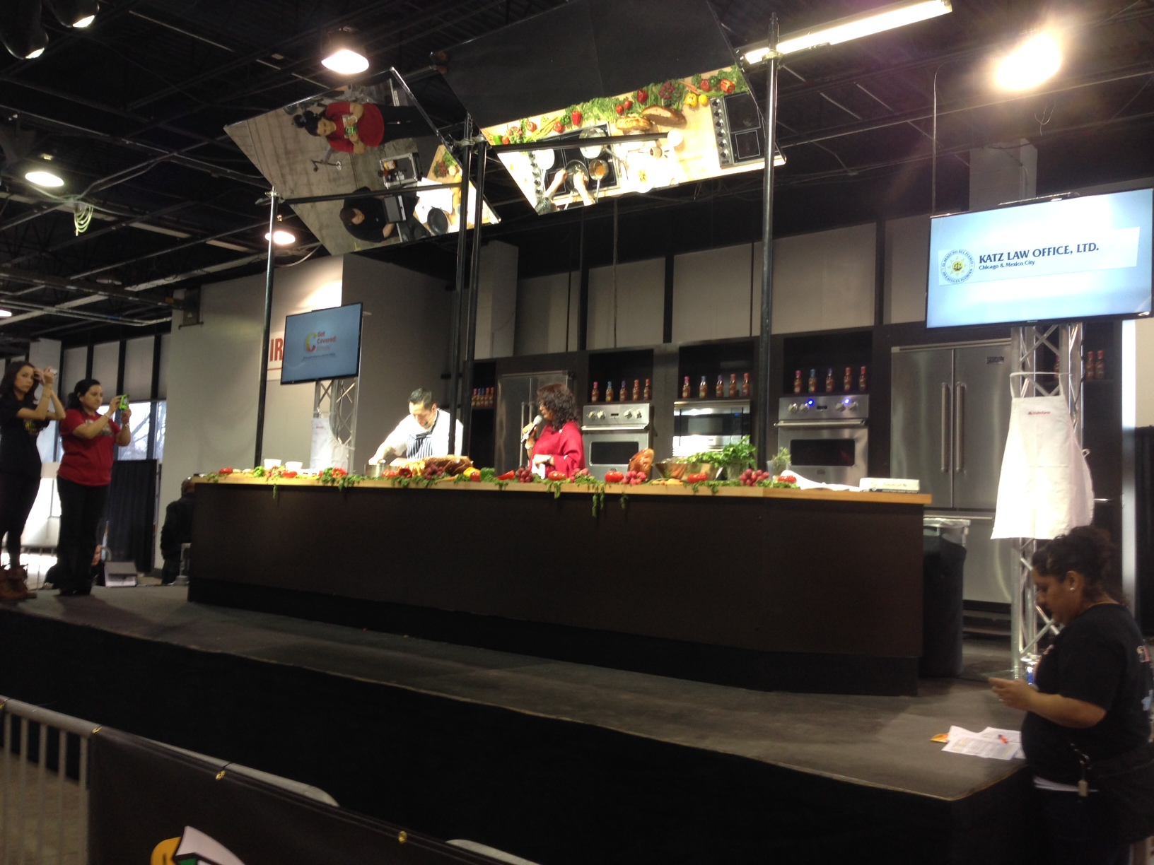 Transforming Cooking Demonstrations with Glassless Mirrors - Glassless ...